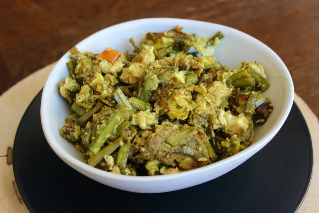 GOKARKAYA EGG - CLUSTER BEANS - fashion chef in kitchen