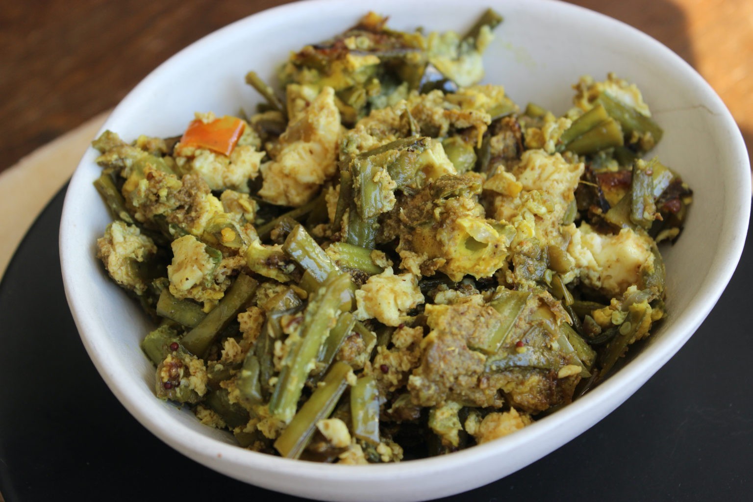 GOKARKAYA EGG - CLUSTER BEANS - fashion chef in kitchen